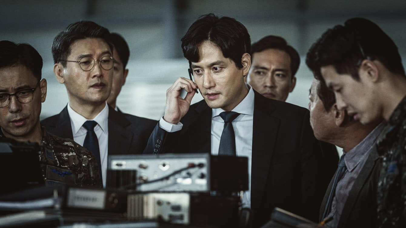 'Emergency Declaration' Blu-Ray Review - Overlong Disaster Thriller ...