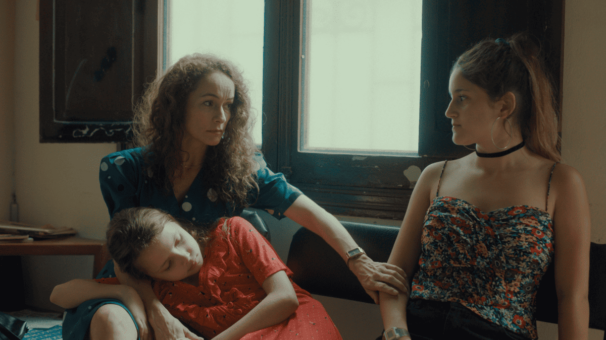 'Reinas' Review - A Stirring Portrait Of Complicated Family Dynamics ...